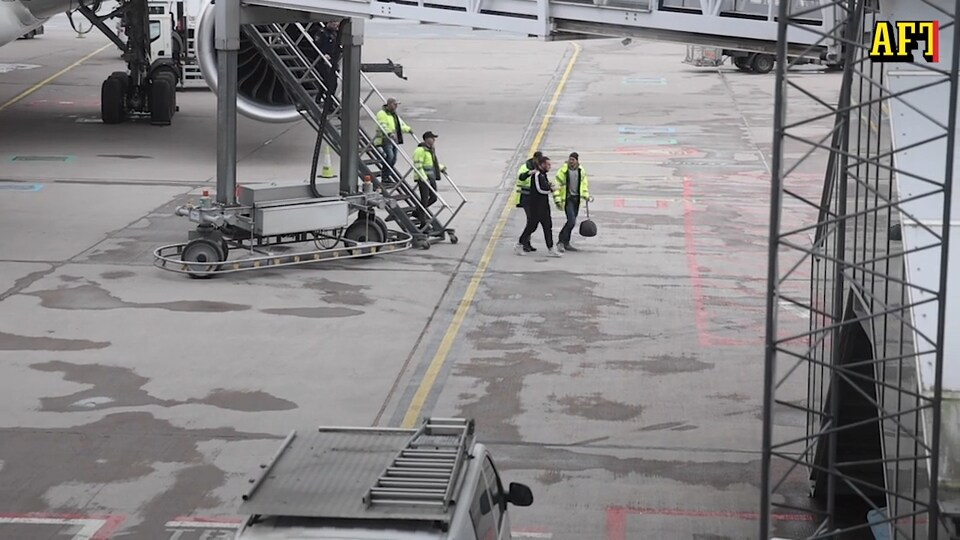 Mordmisstänkte Robin Hedman Johansson gripen på Arlanda - Aftonbladet TV