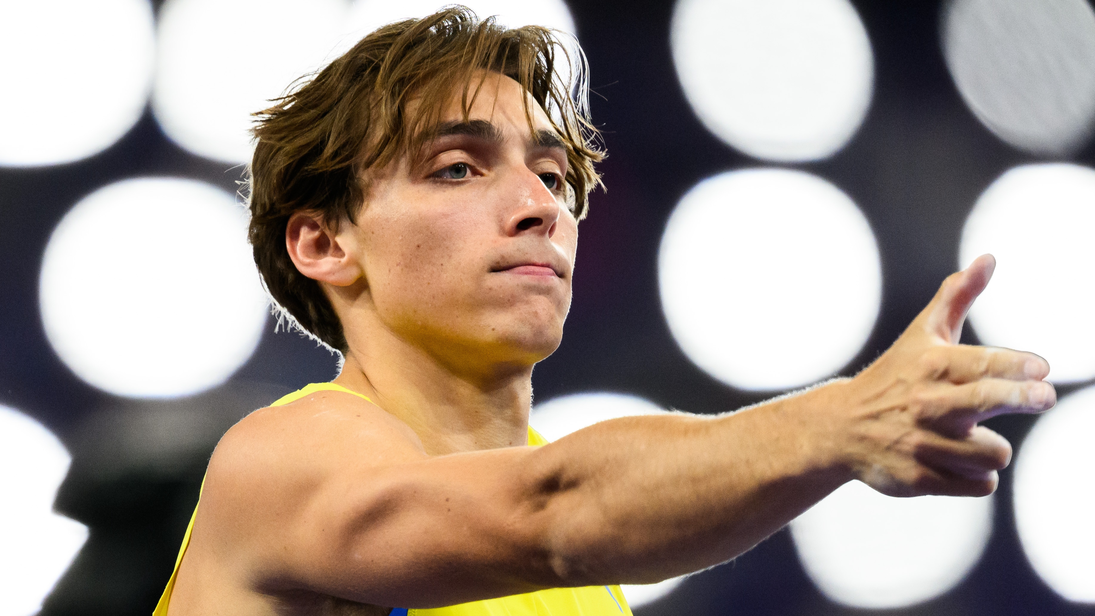 Mondo Duplantis mot Karsten Warholm på 100 meter • Sportbladet sänder