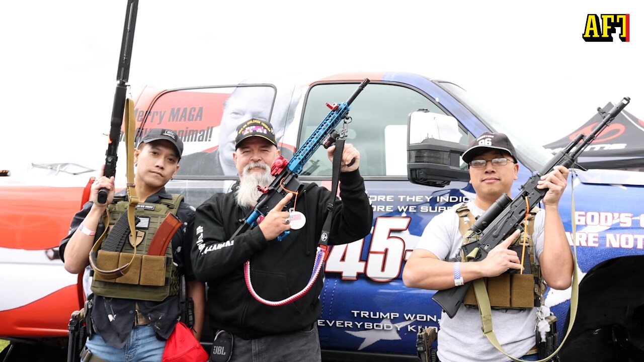 Sekten älskar gud, tunga vapen – och Donald Trump