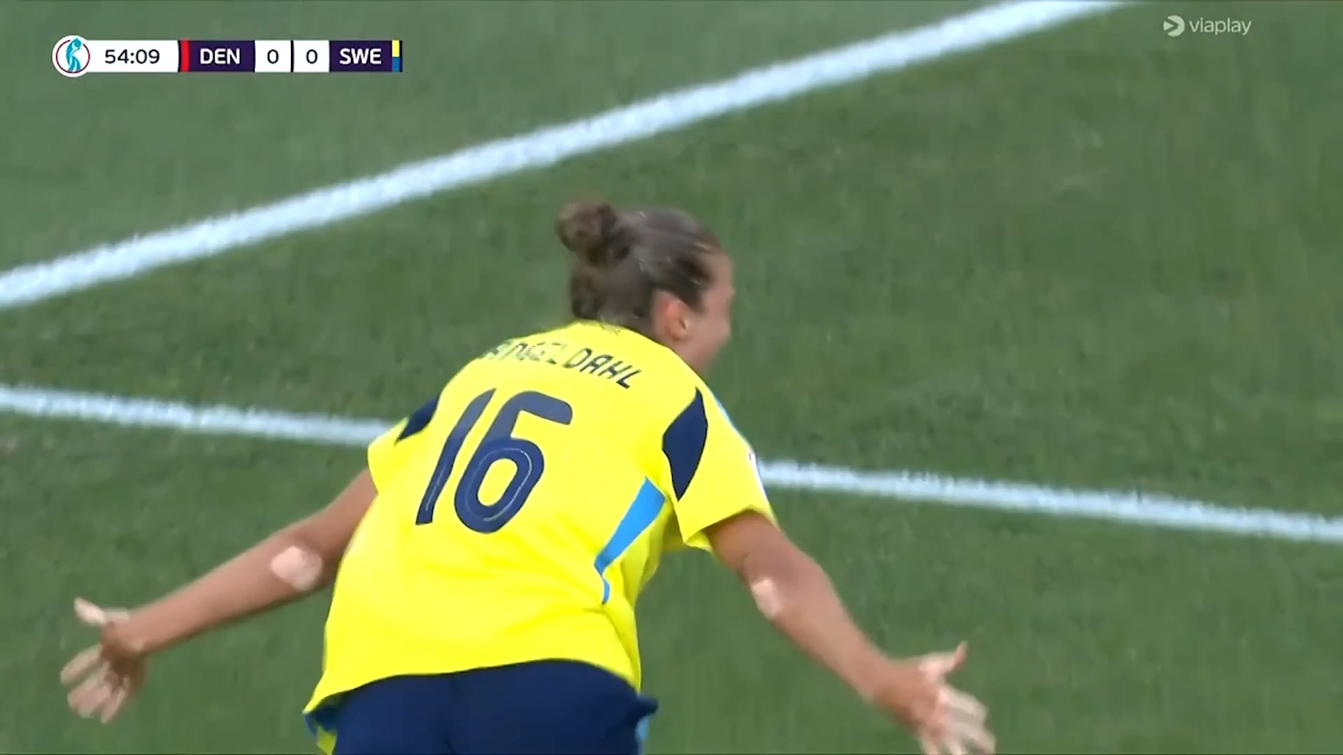 Lotta Schelin i tårar i SVT efter EM-premiären