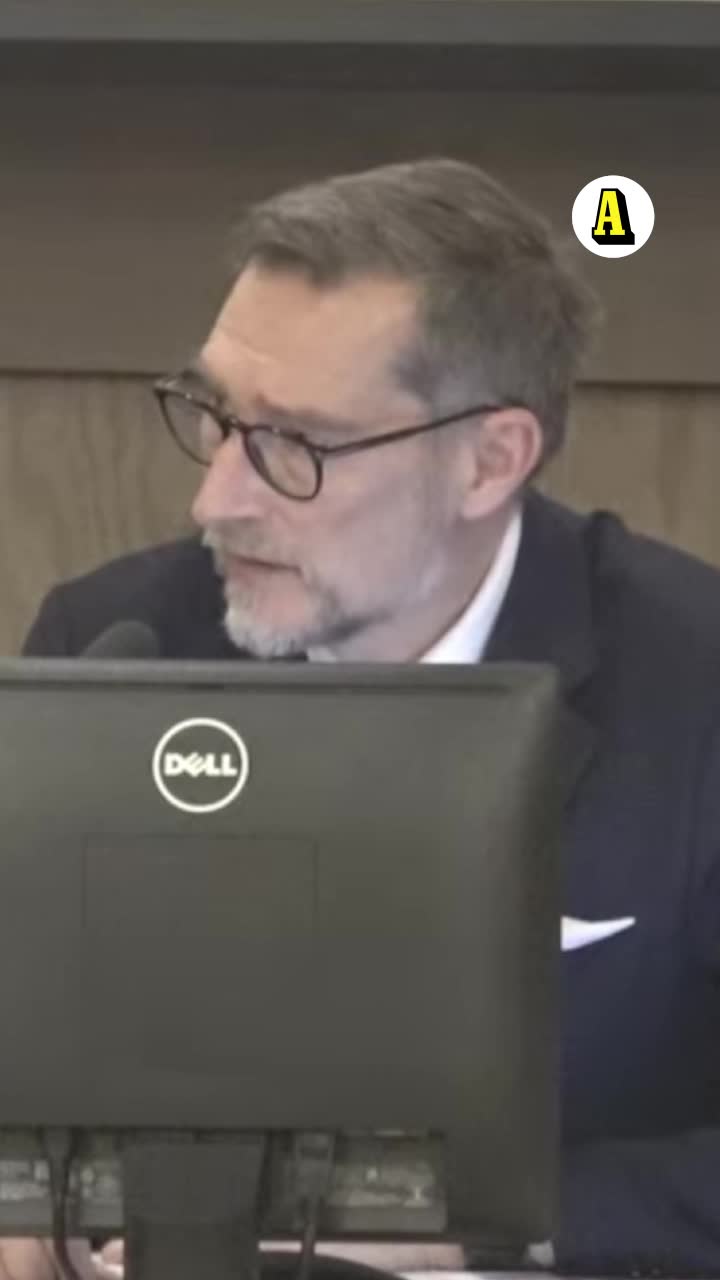 Här kastas Kent Ekeroth (SD) ut från regionfullmäktige - Aftonbladet TV