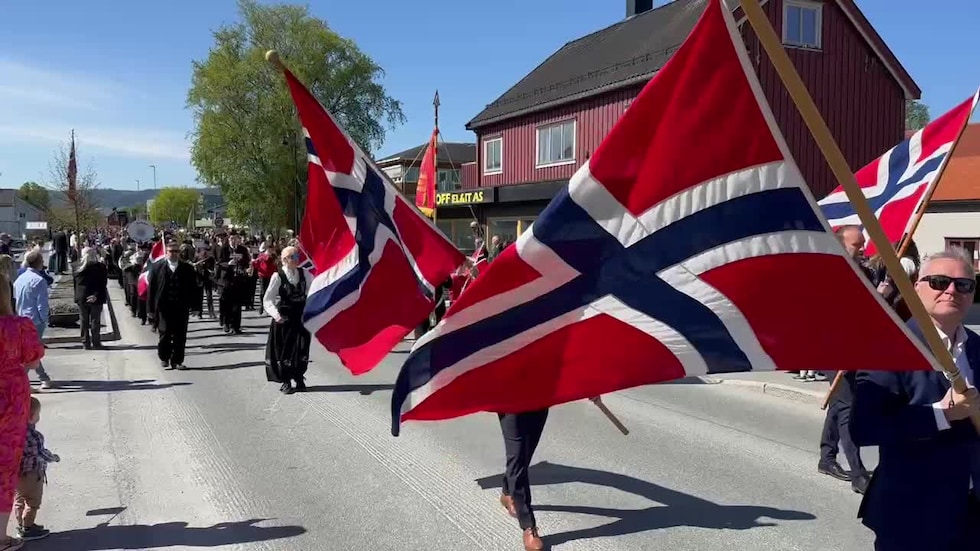 Se bildene fra folketoget på Fannrem - avisa-st.no