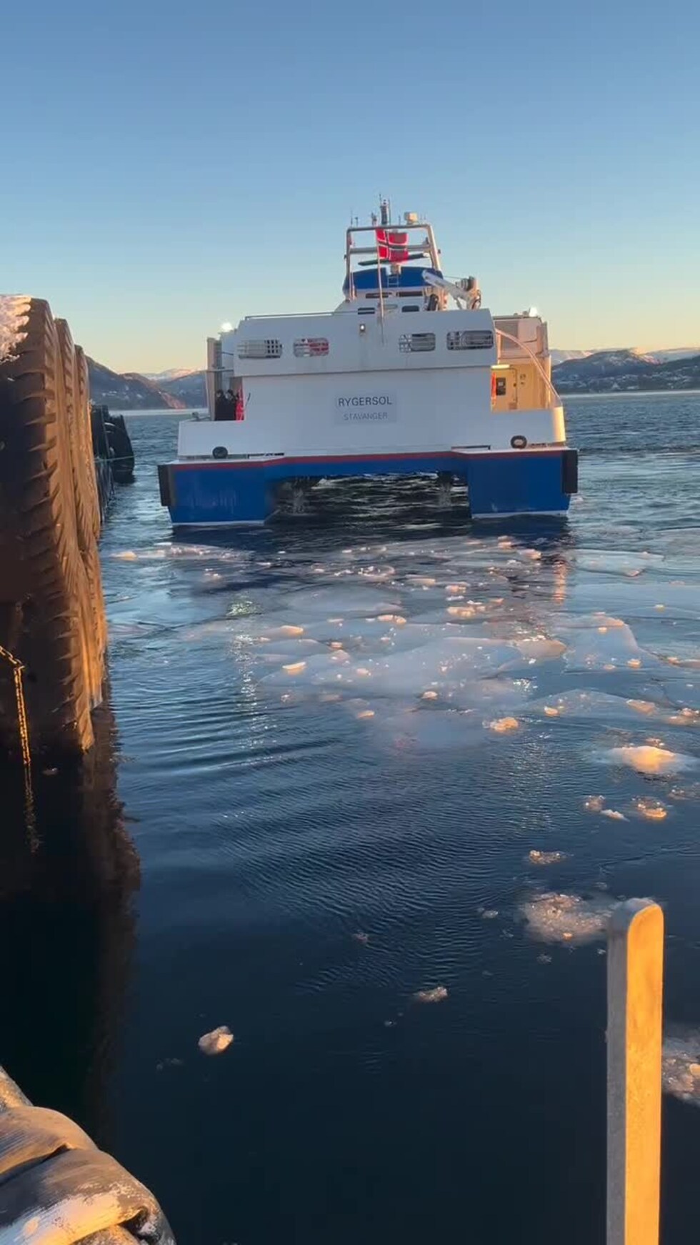 Turistbåt på Nordhordlandsruta - strilen.no