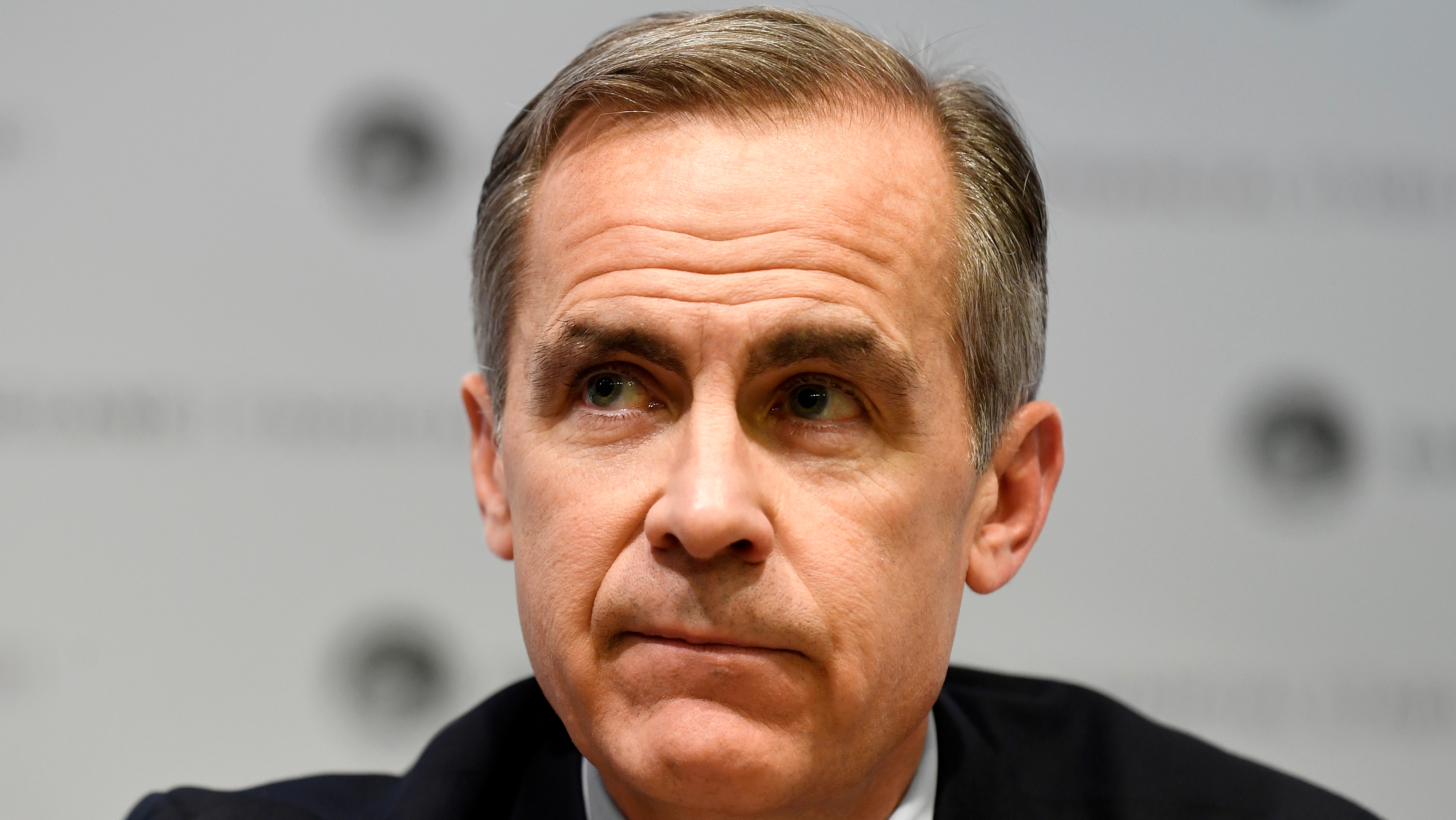 Mark Carney ut mot Donald Trump - VGTV