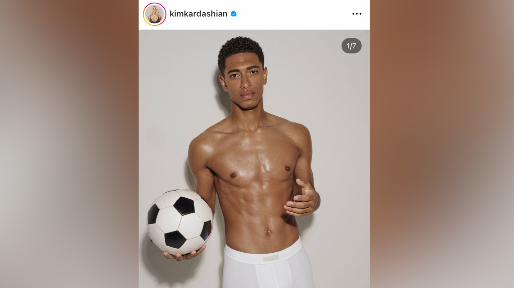 Jude Bellingham kaster klærne - modell for Kim Kardashian - VGTV