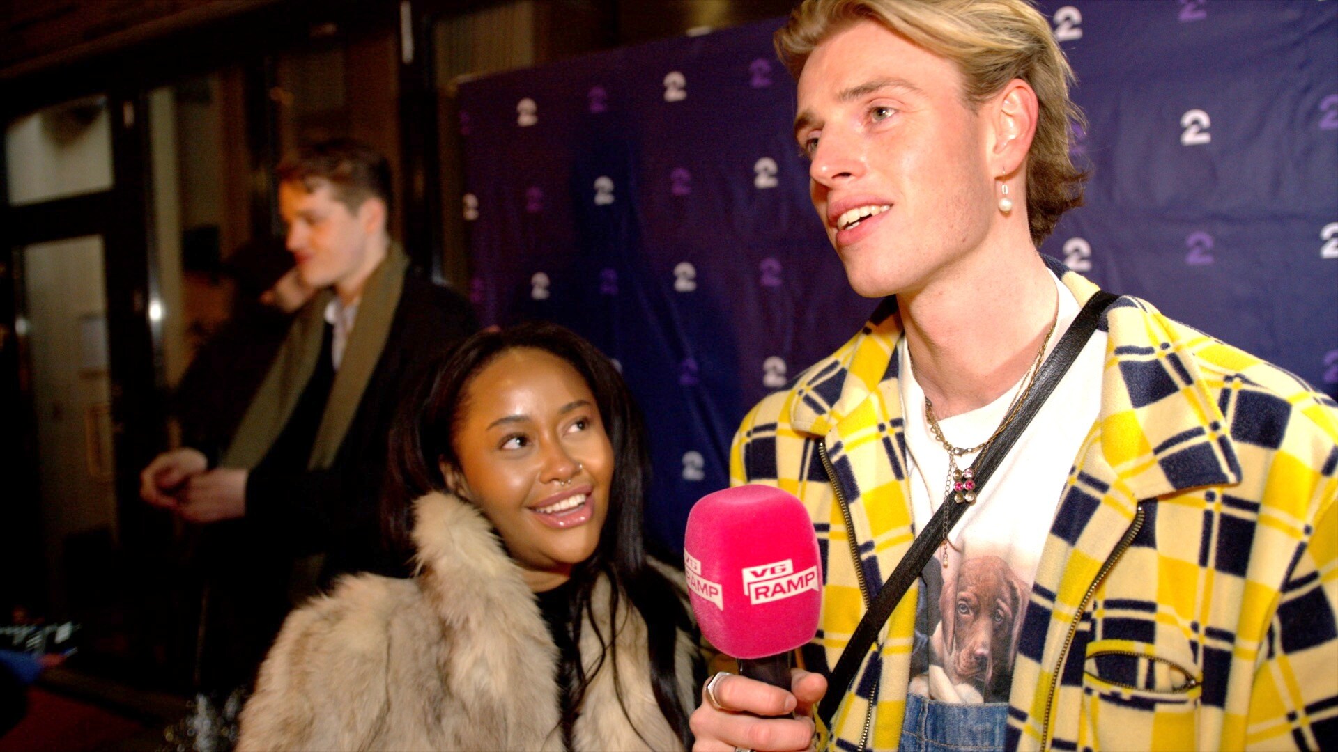 Fetisha Williams dukket opp med date på premiefesten til «Kompani ... Fetisha Williams dukket opp med date på premiefesten til «Kompani ...