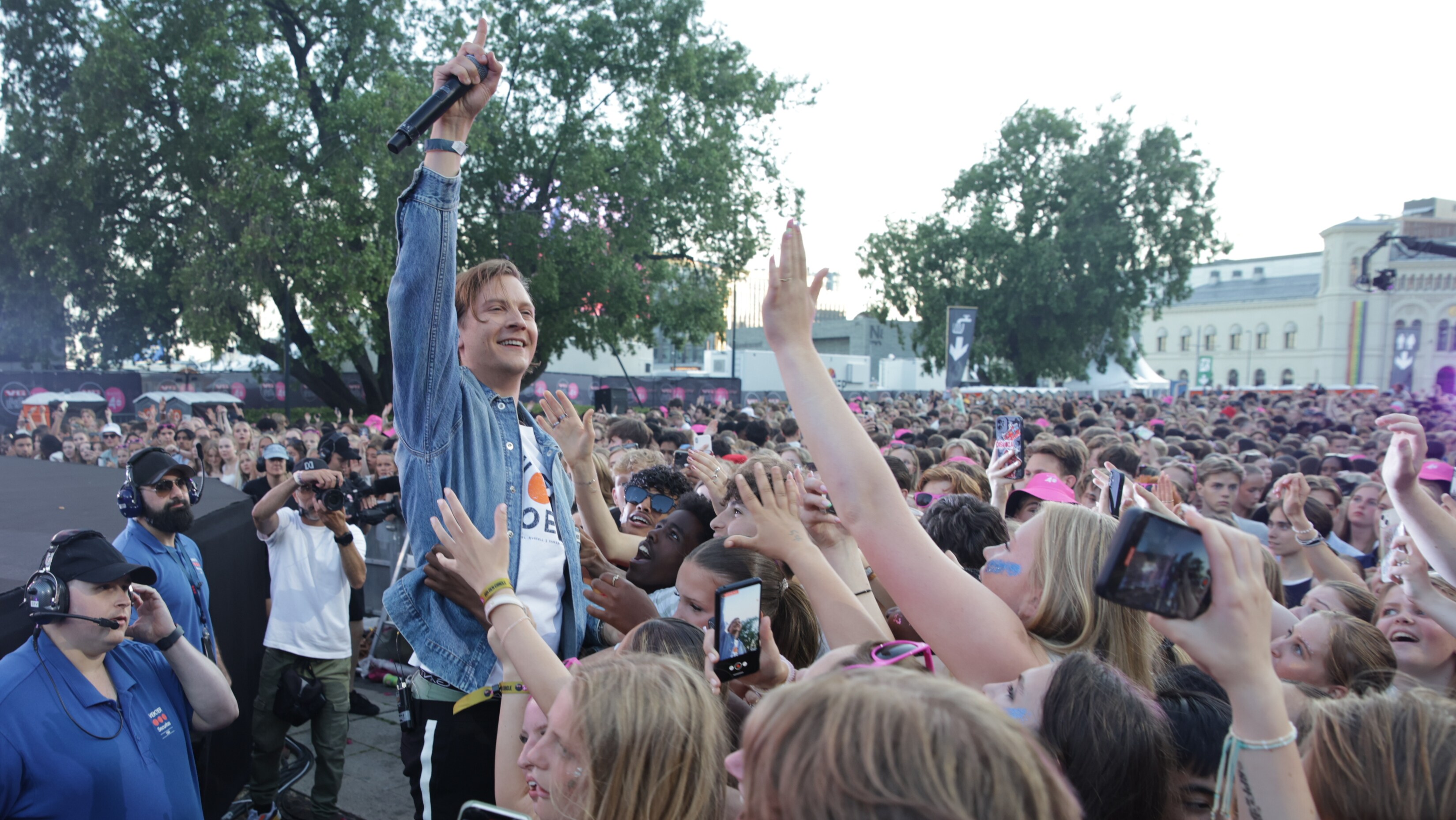 MATOMA med sangen «Never Surrender» - VGTV