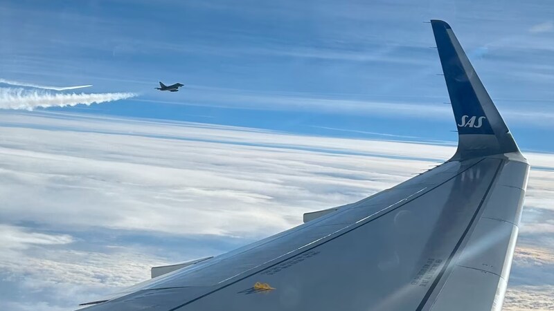 SAS-fly fikk jagerfly­eskorte til Manchester