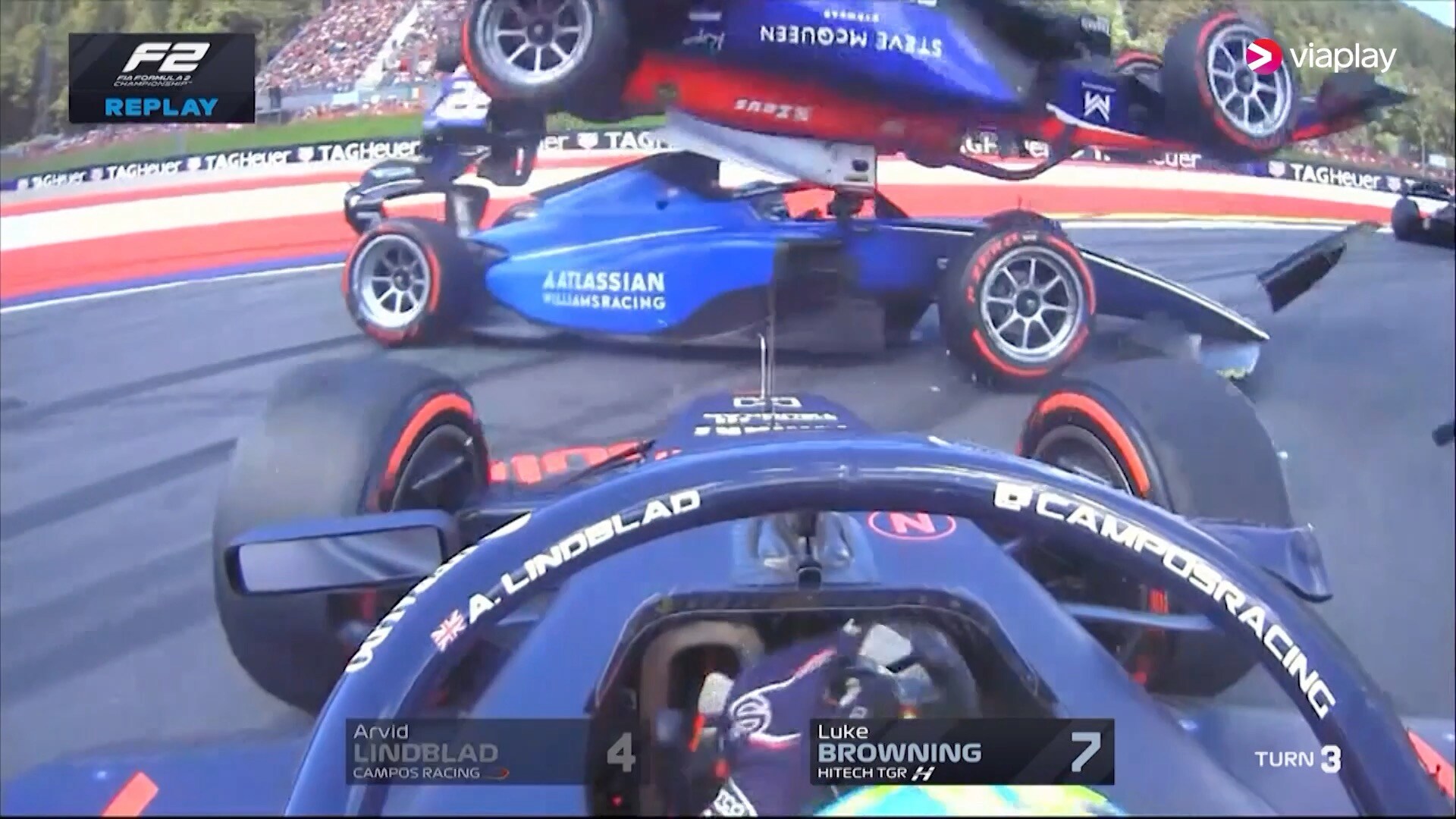 Formel 2: Spektakulær krasj da en bil rullet over en annen bil og havnet på taket. - VGTV