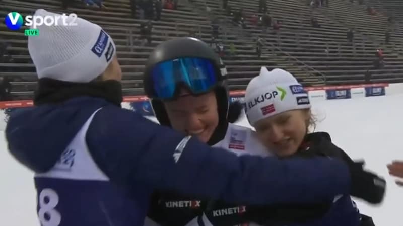 Hopp: Eirin Maria Kvandal på pallen i storbakkerennet i Falun