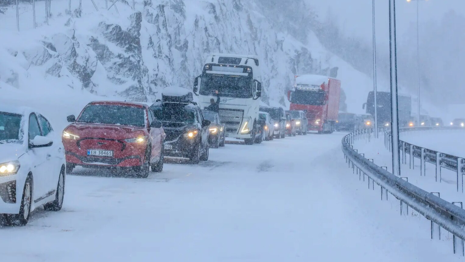 VG Nyheter: Uvær og farevarsler over Norge - VGTV