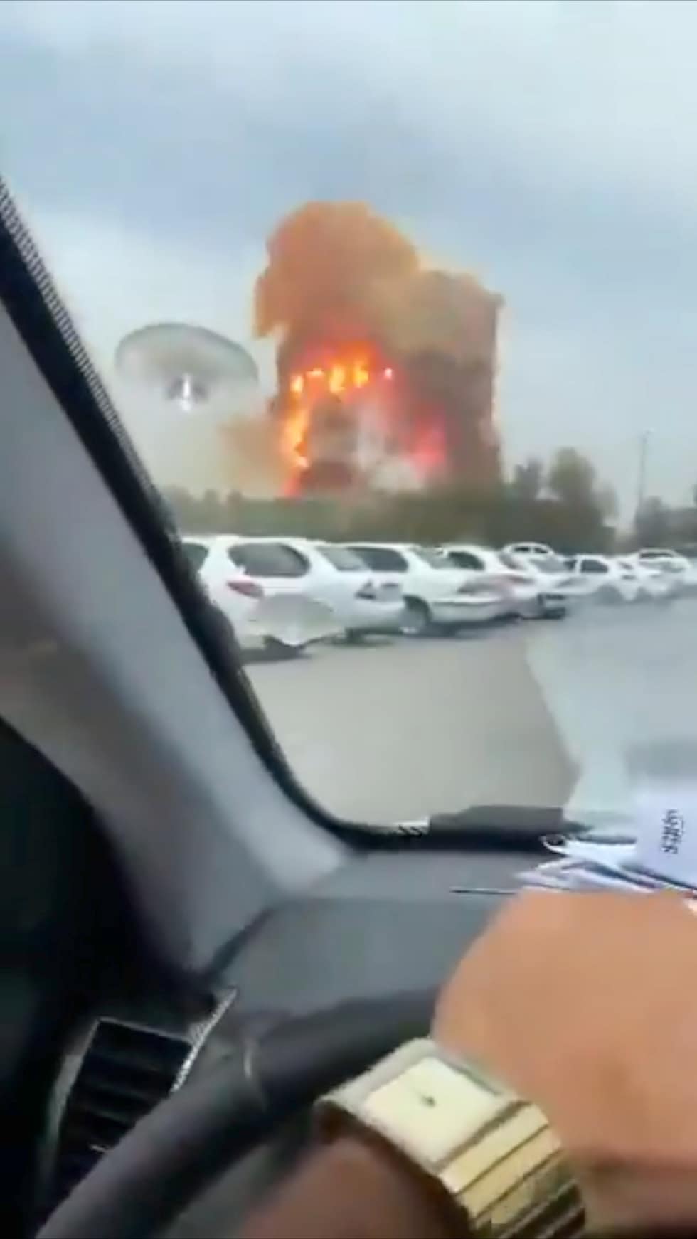 Skal vise massiv eksplosjon i havneby i Iran - VGTV