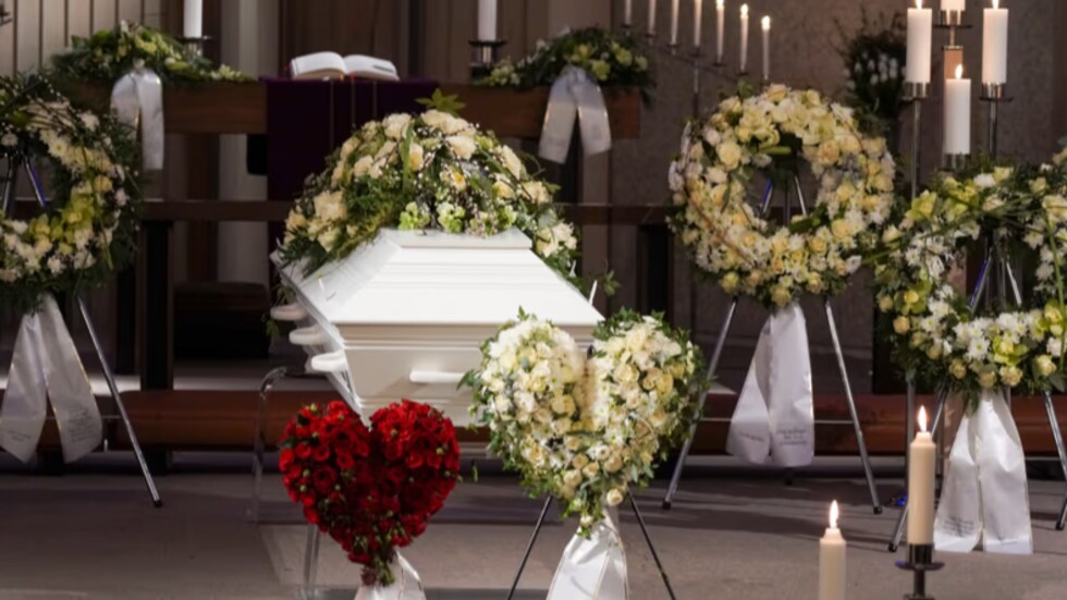 VG Nyheter: Politimannen Markus Botnen ble begravet i dag - VGTV