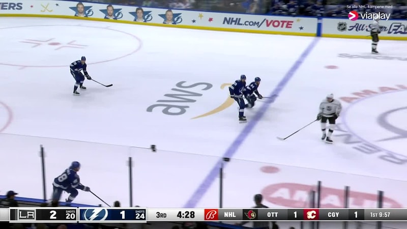 Emil Lilleberg med sitt første NHL- målpoeng i Tampa Bay-seier
