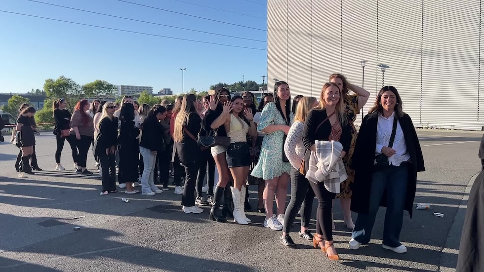 Rekordlang kø for nakne menn - vestnytt.no